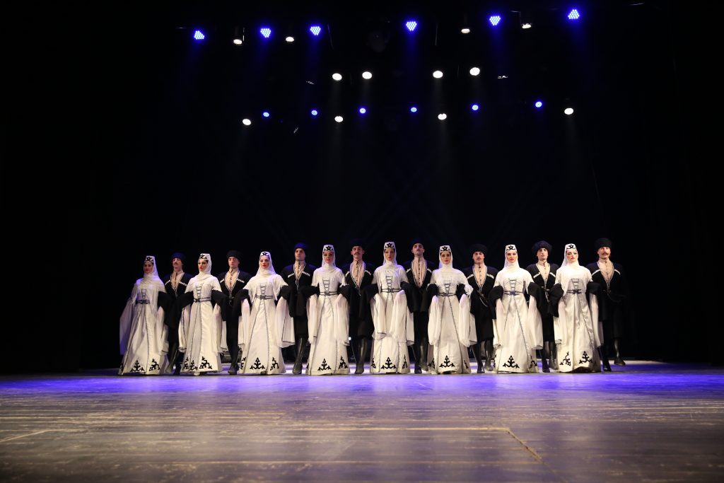 გორში ხალხური სიმღერისა და ცეკვის ანსამბლ “ნართების” კონცერტი გაიმართა
